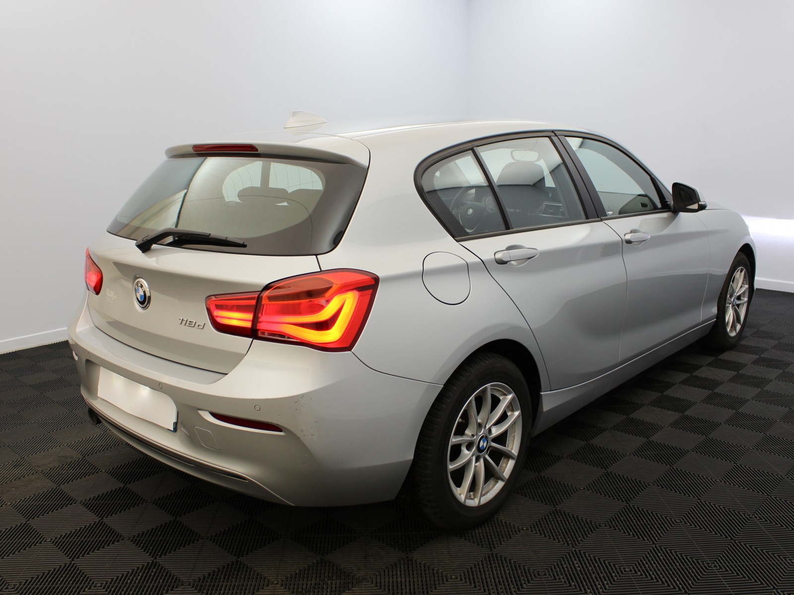 BMW SERIE 1 F20 LCI2 118d 150 ch BVA8 Business Design à prix marchand : Offre réservée aux pro n ...